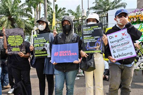 Indonesia Bans Sex Outside Of Marriage Which Could Also Affect Tourists