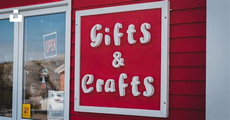 빨간색과 흰색 코카콜라 간판 사진 Unsplash의 무료 가게 이미지