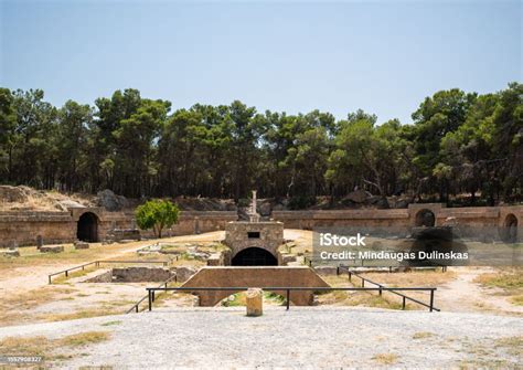 튀니지의 카르타고 원형 극장 서기 1세기에 튀니지 카르타고 시에 건설된 로마 원형 극장 0명에 대한 스톡 사진 및 기타 이미지 0명 건물 외관 건축 Istock