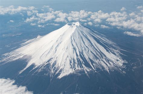 富士山：悠久の歴史と自然が織りなす聖なる峰 神々の息吹を感じる旅へ 秘められたパワーを巡る癒やしの物語
