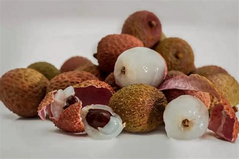 Rambutan Vs Lychee Vs Longan Similarities And Differences The Roaming Fork