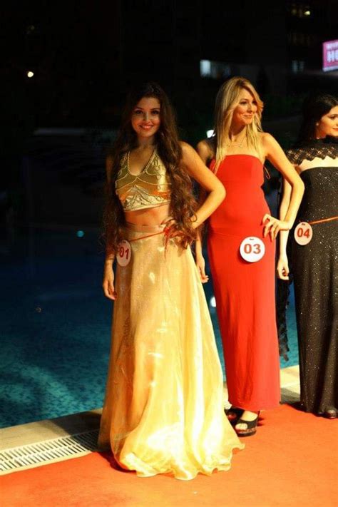 Anushree Halder Adlı Kullanıcının Hande Ercel Panosundaki Pin Biye