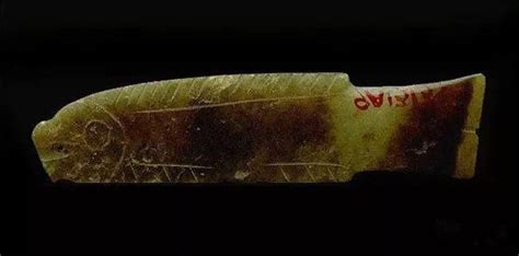 高古玉盘玩后结霜 高古玉石皮的盘玩变化 高古玉玻璃光被盘掉 大山谷图库