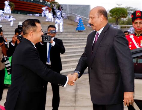 අති උත්කර්ෂවත් ලෙස නෙළුම් පොකුණ වර්ණවත් කළ යුද හමුදා නත්තල් කැරොල් උත්සවය Photos පුවත්