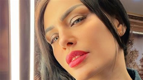 بإطلالة ناعمة دارين حداد تبرز جمال ملامحها