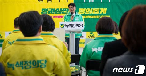 발언하는 김준우 상임대표