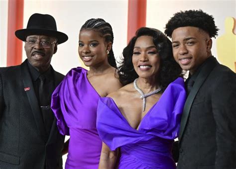 Angela Bassett Pregnant