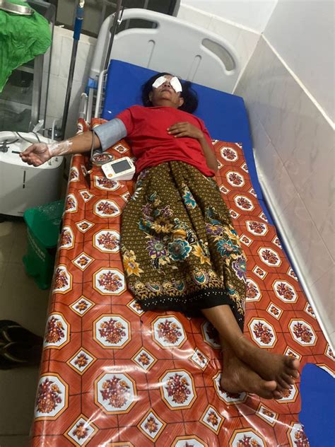 ស្ត្រីម្នាក់រងគ្រោះរលាកទឹកក្ដៅលើផ្ទៃមុខនិងដៃដោយសារបុរសម្នាក់ជាប្ដីយកកាំបិតខ្វែវដេញវាយរួចយកជើងទាត