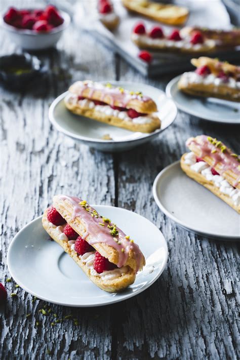So einfach macht ihr Eclairs selbst - mit Himbeeren und Sahne