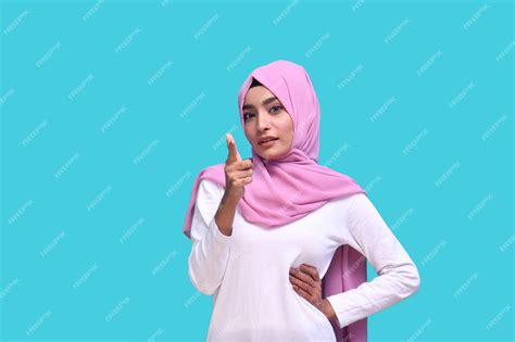 Junges Muslimisches Mädchen Mit Hijab Lächelnd Posiert Vor Der Kamera