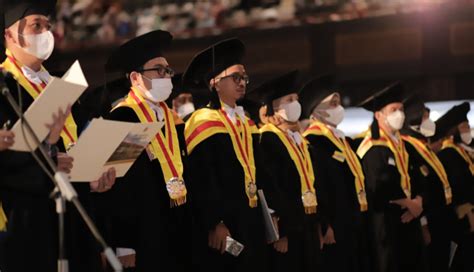 Rektor Ugm Mewisuda 1 569 Lulusan Pascasarjana Universitas Gadjah Mada