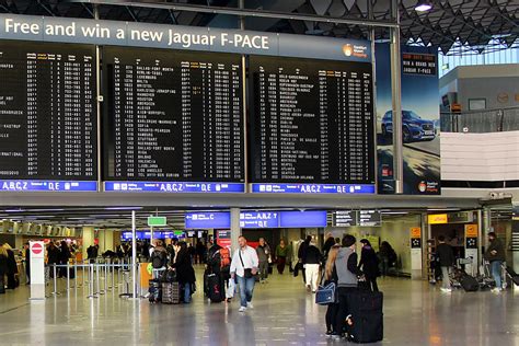 В аэропорту Франкфурта на Майне из за гололеда отменили более 170 рейсов Aex Ru