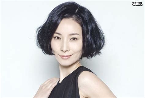 徐筠身份背景被扒 如今步入中年还是未婚 明星 冰棍儿网