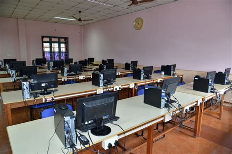 Computer Lab Ug St Philomena College Autonomous Puttur