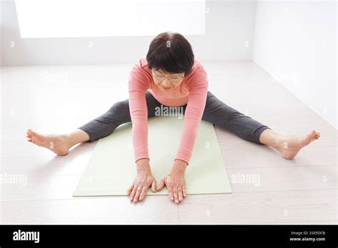 Senior Women Doing Gymnastics Stock Photo Alamy