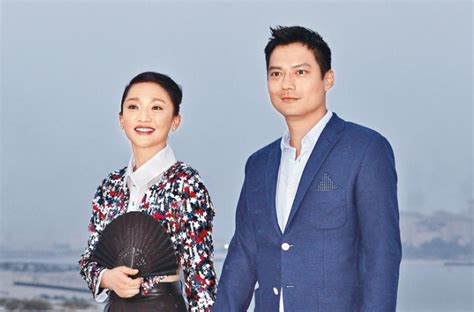 高圣远透露与周迅两年前已离婚，亲吻照女方原来是前任？凤凰网