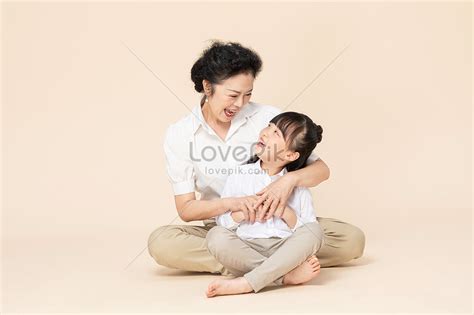 할머니와 손녀 사진 무료 다운로드 Lovepik
