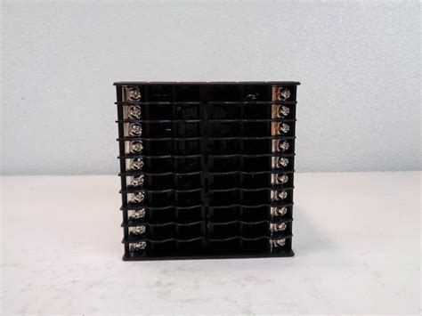 Yokogawa Digital Indicating Temperature Controller UT350