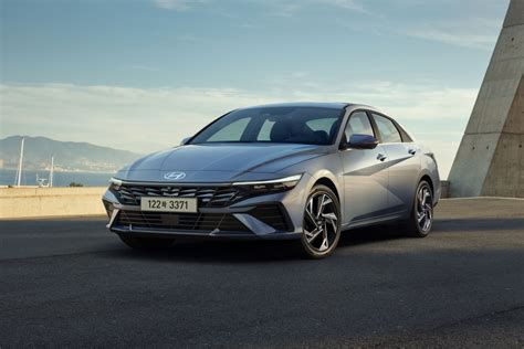 현대자동차 2026 아반떼 출시 하이브리드에 모던 라이트 트림 추가 로드테스트