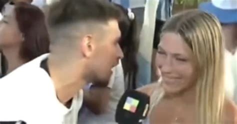 Una Hincha Argentina Se Le Declaró En Vivo A Un Notero Y Se Volvió
