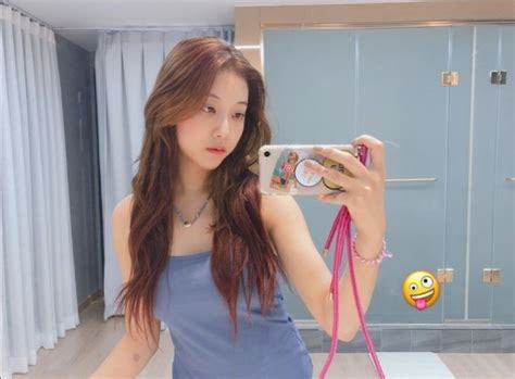 Pin By 🏝🐉 On Clc Mirror Selfie Selfie Clc