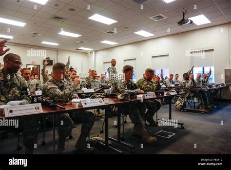 U S Army Sgt Maj Steven Payton Hqda G3 5 7 Sergeant Major Gives An Incoming Brief To The