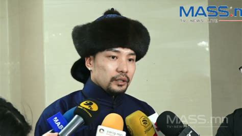 Б Шинэбаяр Сэтгэл зүрхэнд минь үүрд оршдог багштайгаа хамт энэ шагналыг авч байна