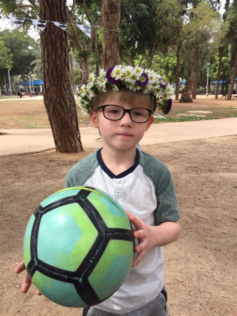 זר ראש קטן לילדים ולילדות בשביל הפרחים