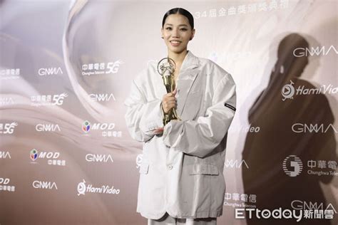 金曲獎／《超偶》亞軍洪佩瑜消失11年奪新人獎：謝謝大家還記得我 Ettoday星光雲 Ettoday新聞雲