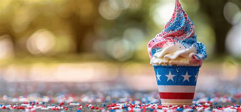 스프링클을 곁들인 더블 스쿠프 바닐라 아이스크림 콘 아이스크림 콘 바닐라 아이스크림 더블 스쿠프 배경 일러스트 및 사진 무료 다운로드 Pngtree