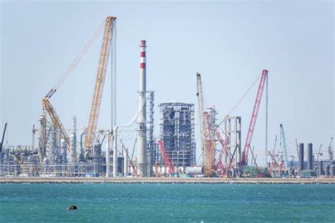 山东龙口：石化基地建设忙 人民图片网