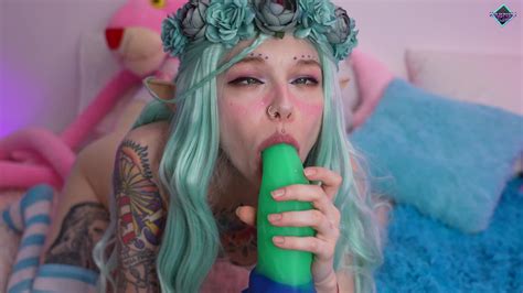 Horny Fairy Elf Sucks Dragon Toy So Deep Karneli Bandi Video De Sexo