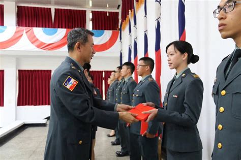 中華民國陸軍 陸軍砲兵第四三指揮部日前舉辦6月份月會晉陞典禮暨41週年隊慶慶祝大會，由指揮官周少將主持，為7月份定 Facebook