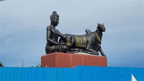 លោក ពុយ គា រូបសំណាក “ព្រះគោ ព្រះកែវ” កំពុងសាងសង់នៅលើផ្លូវជាតិលេខ៥ ហួសឧដុង្គបន្តិច