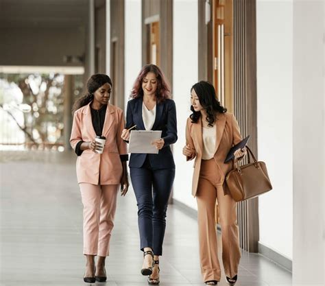 Business Casual Outfit Ideas For Women With Examples For Inspiration