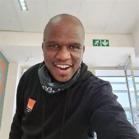 Tshenolo Nkgelepang Youtube