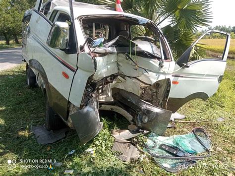 ကထိန်အလှူပွဲသွားသည့် ကားတစ်စီး လမ်းဘေးသစ်ပင်အား ဝင်တိုက်မှုဖြစ်ပွားခဲ့ရာ ၂ ဦးသေဆုံး