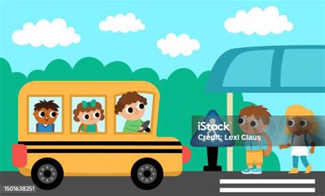 정차하는 아이들과 운전사 승객과 함께 스쿨 버스에 도착하는 벡터 수평 장면 교통 그림입니다 귀여운 소년 소녀가 수송을 기다리고 있습니다 역에 만화 아이들 배경 주제에 대한
