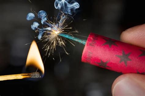 ბათუმში 10 წლის ბავშვს ხელში მაშხალა აუფეთქდა მოზარდის მდგომარეობა მძიმეა Ttimes Ge