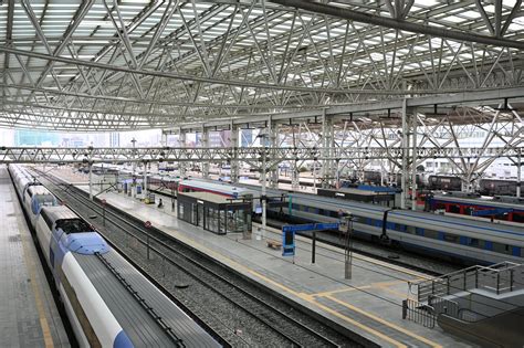 한국철도공사 여러 기차를 한 곳에서 볼 수 있는 서울역 페북지기는 지금 기차구경중