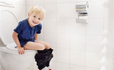 Более 6 500 работ на тему детский горшок фотографии стоковые фото