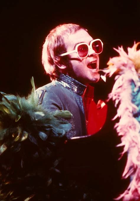 Elton Johns Most Spectacular Sunglasses In 15 Vintage Photos Elton