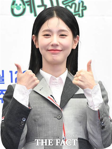 다양한 포즈 취하는 혜미리예채파 Tf사진관 포토 기사 더팩트