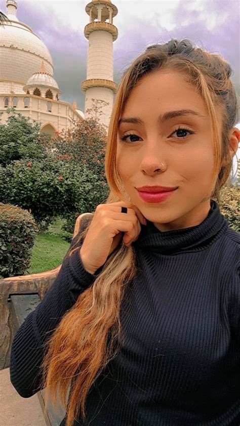 Face Of A Latina Girl Who Likes To Go On Walks Rfaces