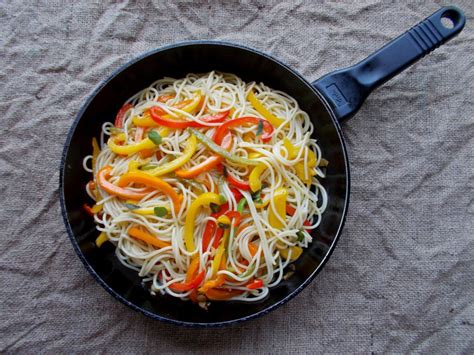 Σπαγγέτι με πολύχρωμες πιπεριές Food Collection