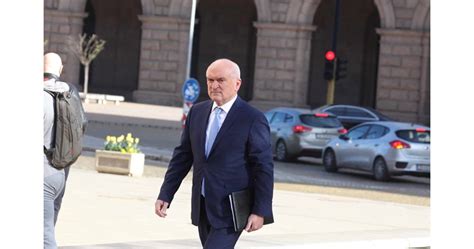 Главчев назначи трима зам министри на финансите