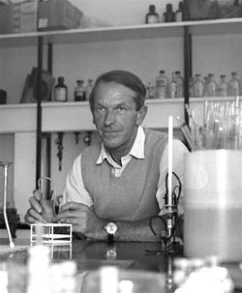 Frederick Sanger Biography English Biochemist The Only Scientist To Twice Win The Nobel Prize