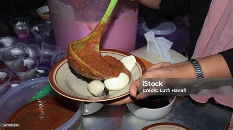 Siomay 인도네시아 전통 음식 땅콩 소스를 곁들인 찐 생선 만두 갈색에 대한 스톡 사진 및 기타 이미지 갈색 감자 요리 감자튀김 Istock