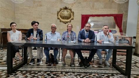 Синът на Чаплин се среща с български артисти в Пловдив Утро