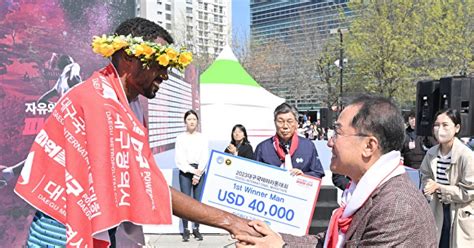 홍준표 대구시장 시정 운영 1년 잠자는 대구 깨웠다